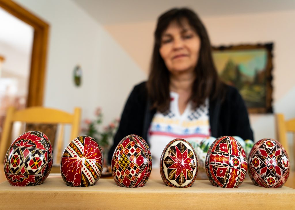 Ouă încondeiate – Dincolo de porți